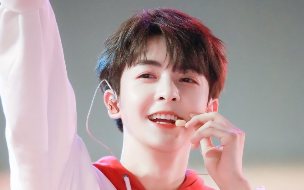 【UNINE管栎】0818NBA focus+饭拍合集——学长,请问可以给你递水...