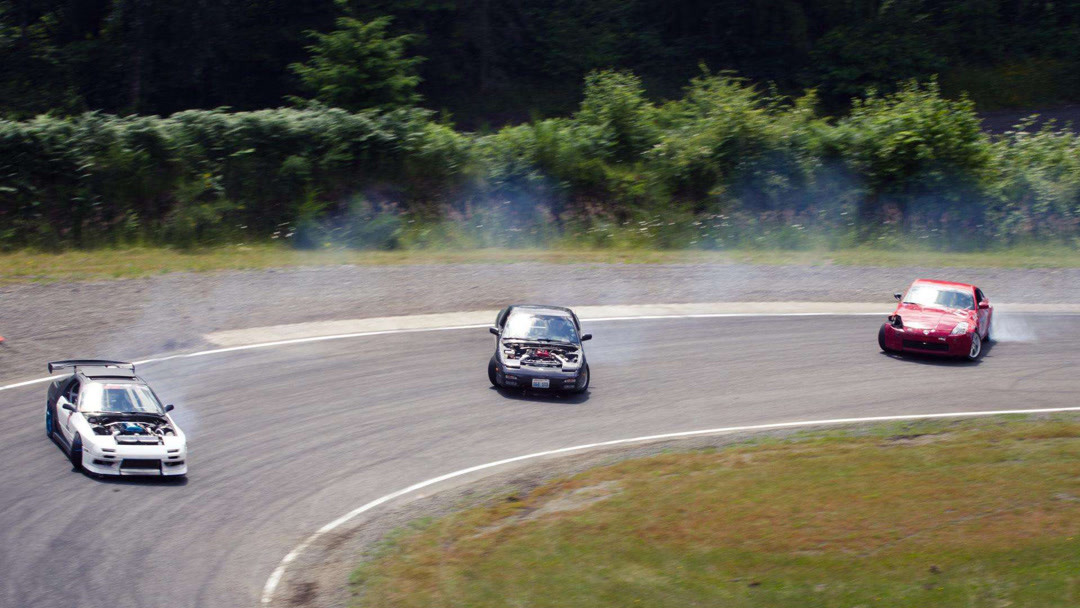 转弯的时候要不要踩离合?内行人:一不注意就是车毁人亡