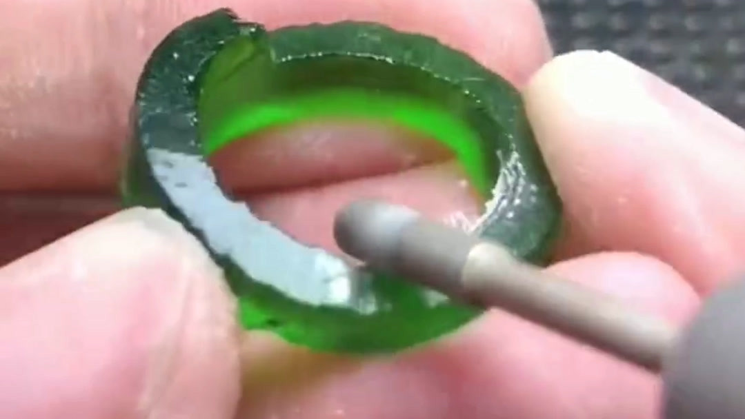 这就是你们花高价买的翡翠戒指,看完这制作过程,不知道你们后悔了吗?...