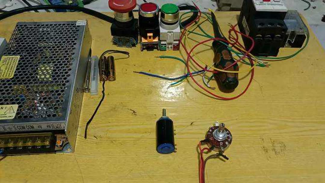 滑动变阻器的简单介绍说明一下,不难