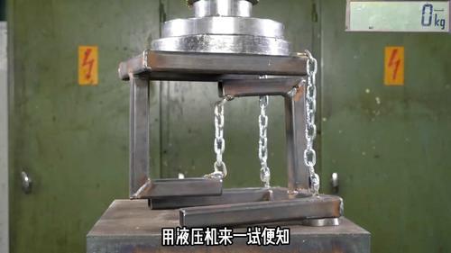 超神奇悬浮钢架结构,遇上液压机会发生什么?扛住超大重量!