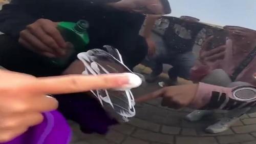 网上都是骗人的,大家不要再尝试了,这样根本不能修复划痕