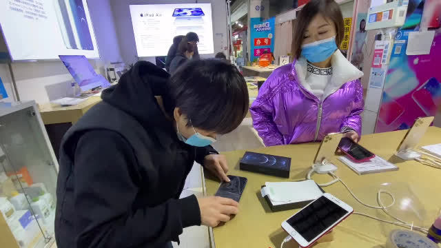 苹果12Max和11proMax相比,你会选择哪款?