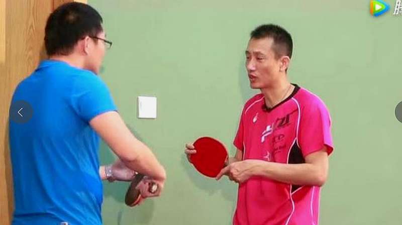 乒乓球教学:如何一步步练就“反手撕”?听听专业教练怎么说!