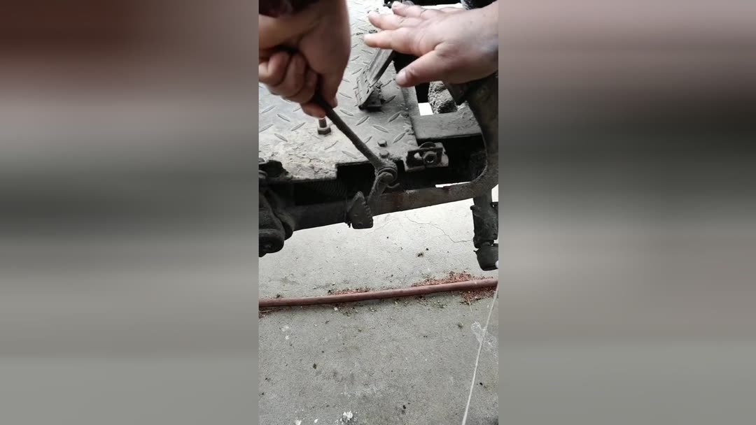 刹车的正确调整方法。