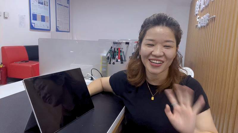 分享微软电脑surface充不上电,运行系统顿卡维修换电池