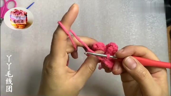 钩针编织 几朵小花如何连到一起?看完这波操作是不是太简单了