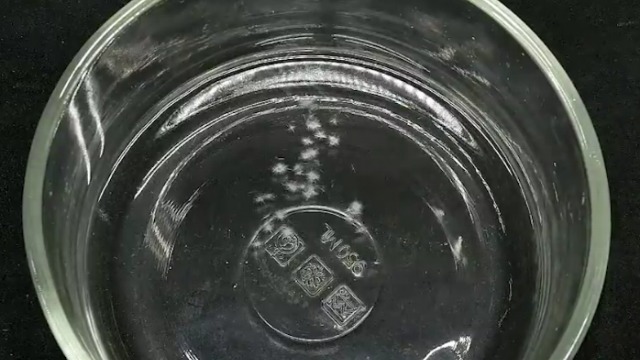 .b>化学实验,老外将乙酸溶液...
