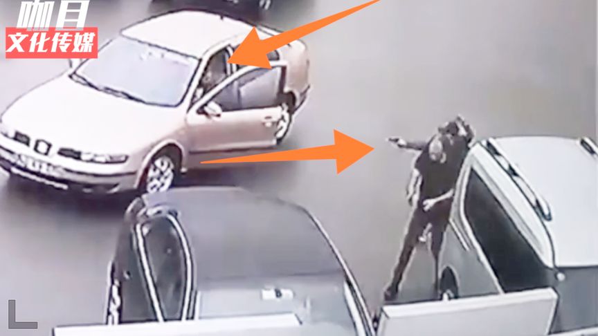 路遇持枪歹徒行凶 男子上去就是一拳 实拍国外枪击案件