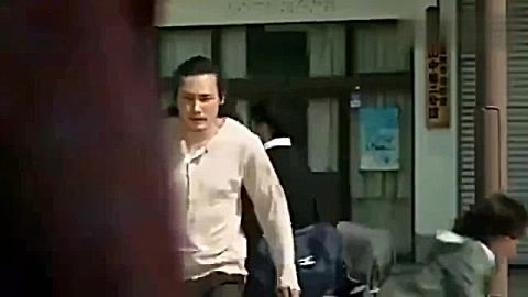 杀手连子弹都能躲开,但不屑于用枪,一只圆珠笔就搞定你