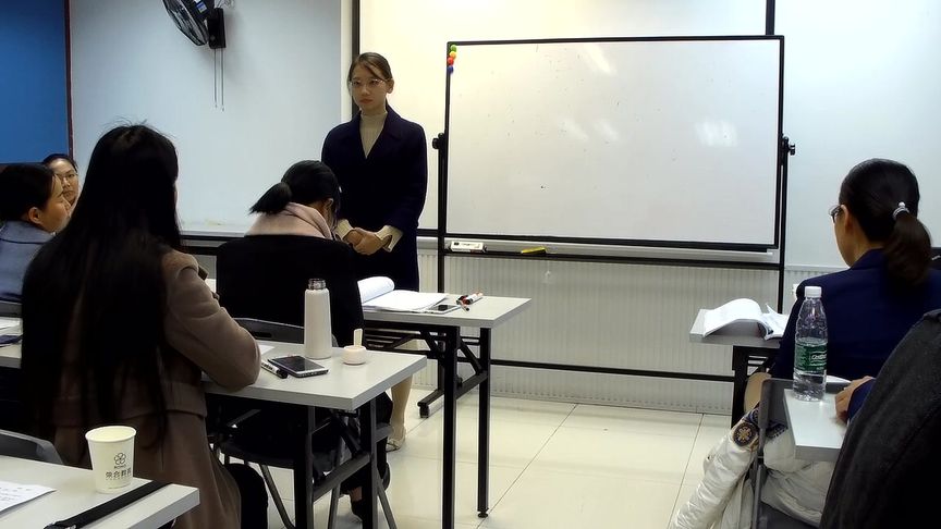 教师资格面试考场现场模拟-会唱歌的女老师分数总不会太低