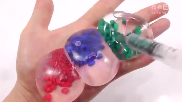 水泡玩具:如何用注射针管做三个小水球水泡玩玩