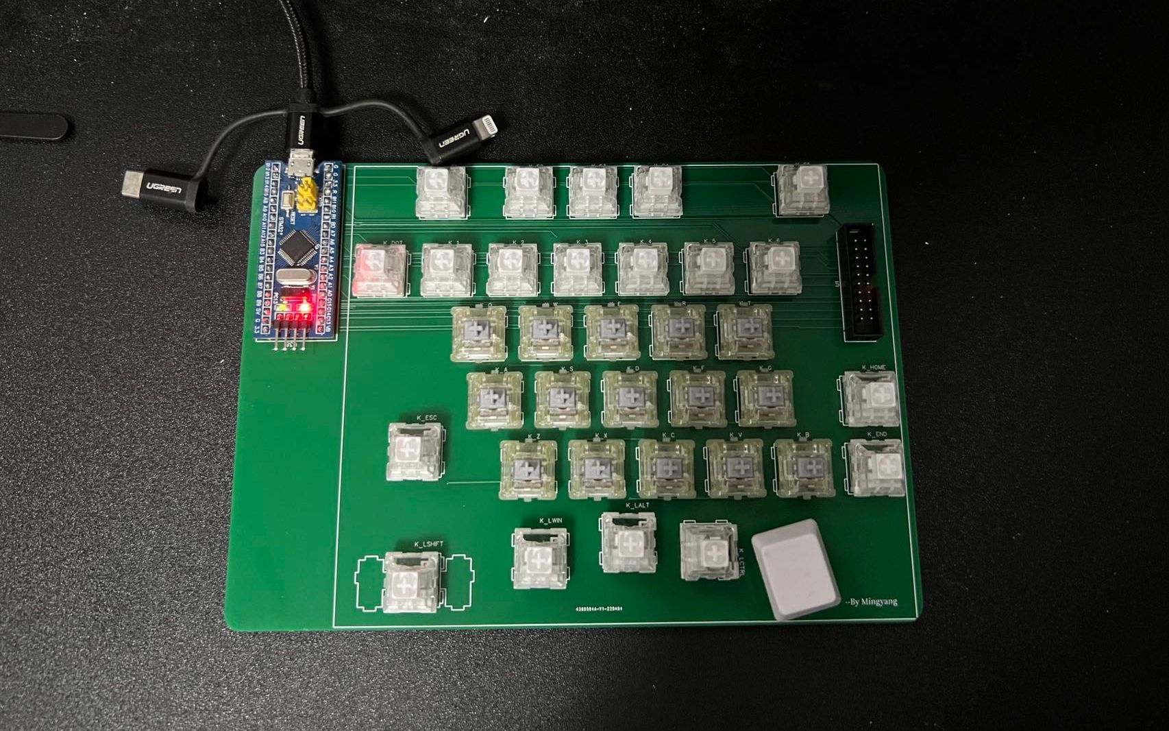 用STM32F103自制的键盘完成一半了