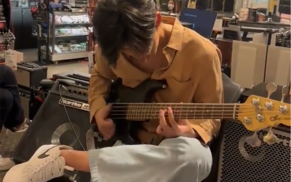 【PondPhuwin】拿拉威这个贝斯水平没有个十年八年都练不出来