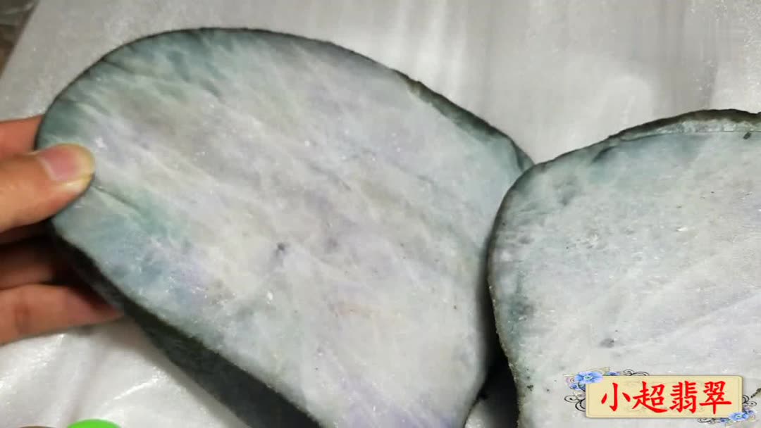 赌石现场,8公斤翡翠原石现场开切,体验最真实的赌石