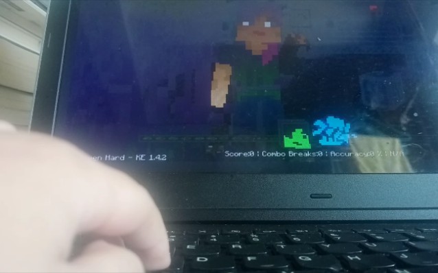 第一次用电脑玩FNF(很莱,别愤)