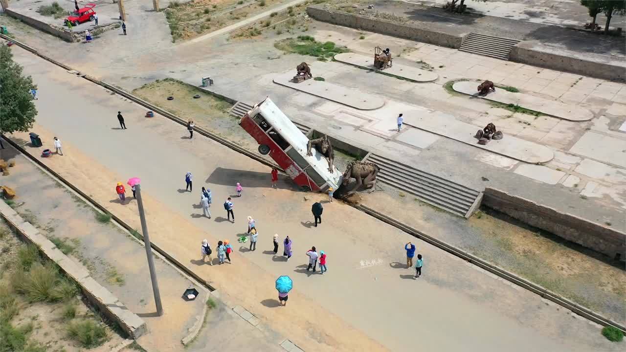 阿克塞石油小镇,一夜之间20万人神秘消失,这里究竟发生了什么