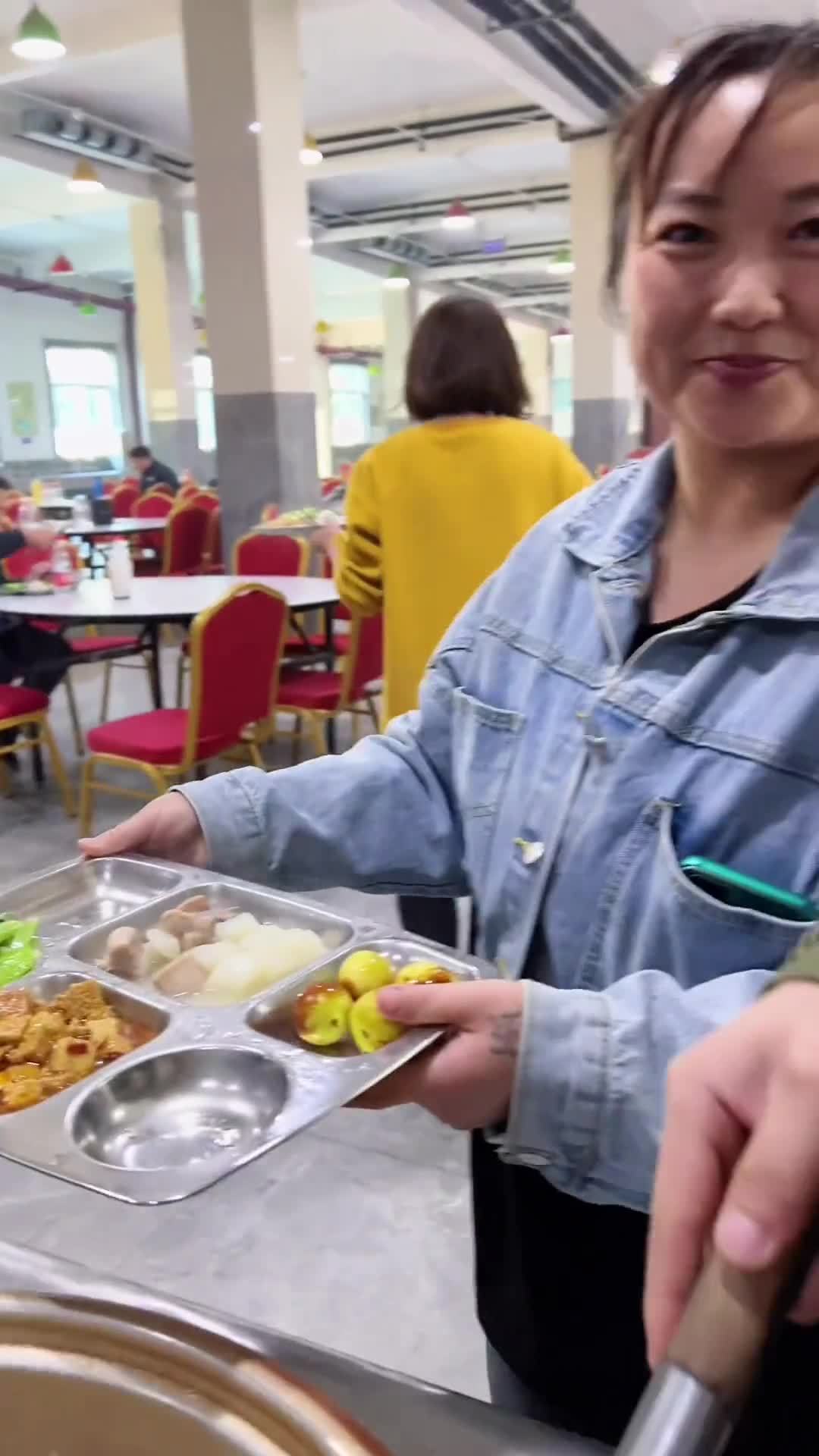 小姐姐来我们这里一个月瘦了20斤