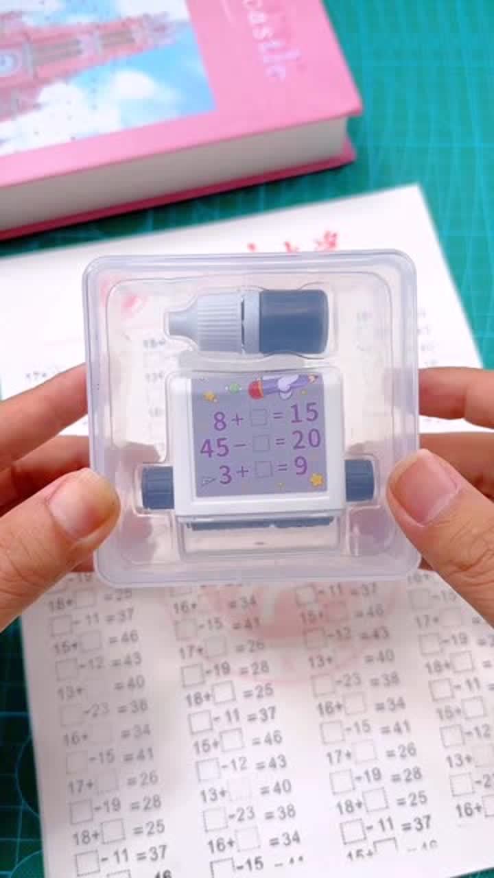 家里有小学生的,趁暑假可以准备这样的加减法印章,轻轻滚动,快速出题,...