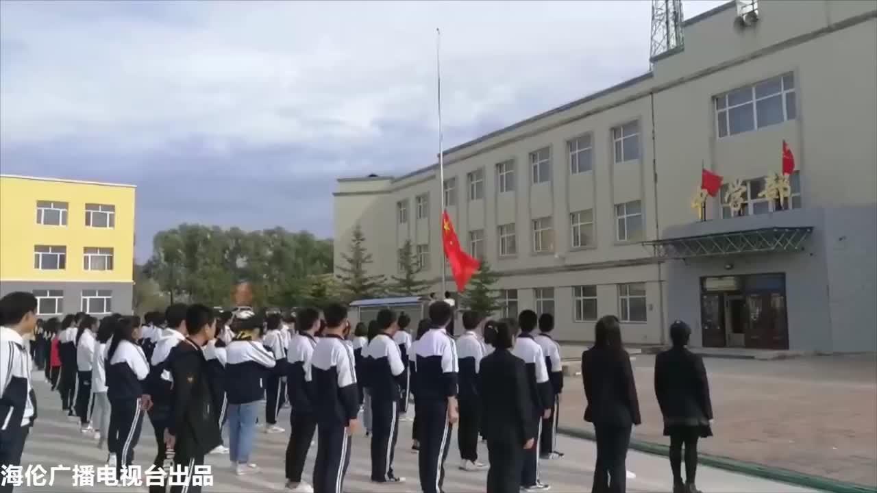 双录学校举行“我和我的祖国”升旗仪式。(小记:东阳,王生,光旭)#升...