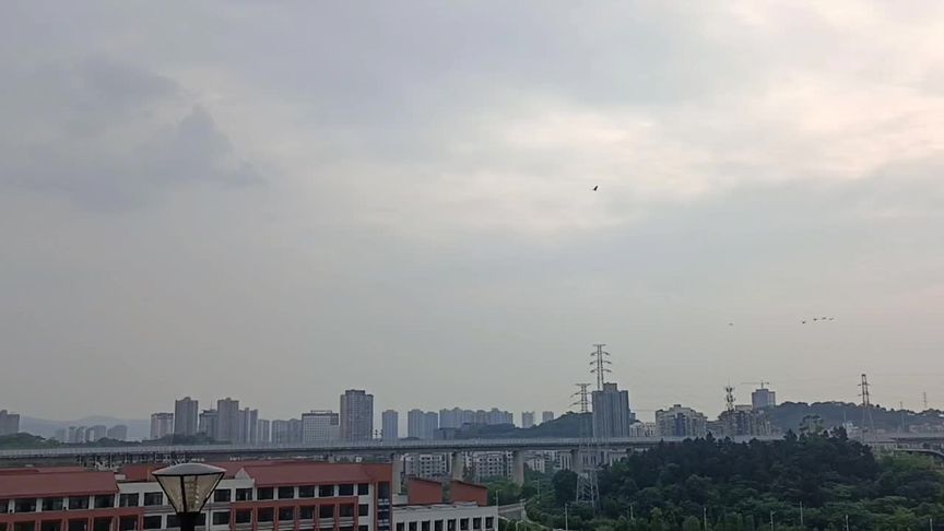 重庆财经职业学院的夕阳景色～#观景正郝;希望大家来重财玩