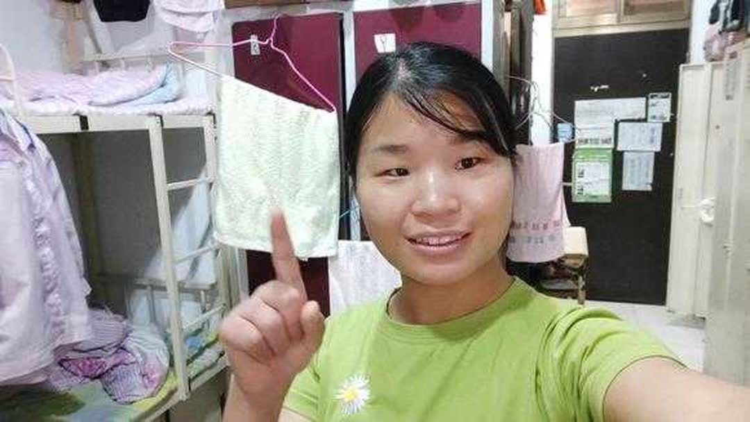 八人间宿舍却只有我们两个人!在宿舍住的比在外面租房子都得劲。