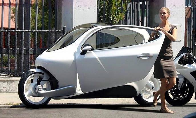 国外发明不怕撞的电动车,充满电足够行驶321公里,售价三万起步