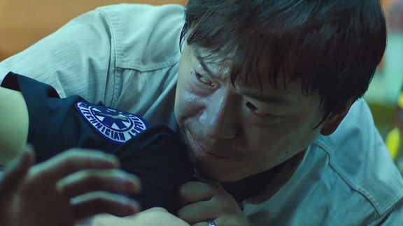 记忆大师:黑化!黄渤用剪刀挟持医警,刑警无奈任其逃走