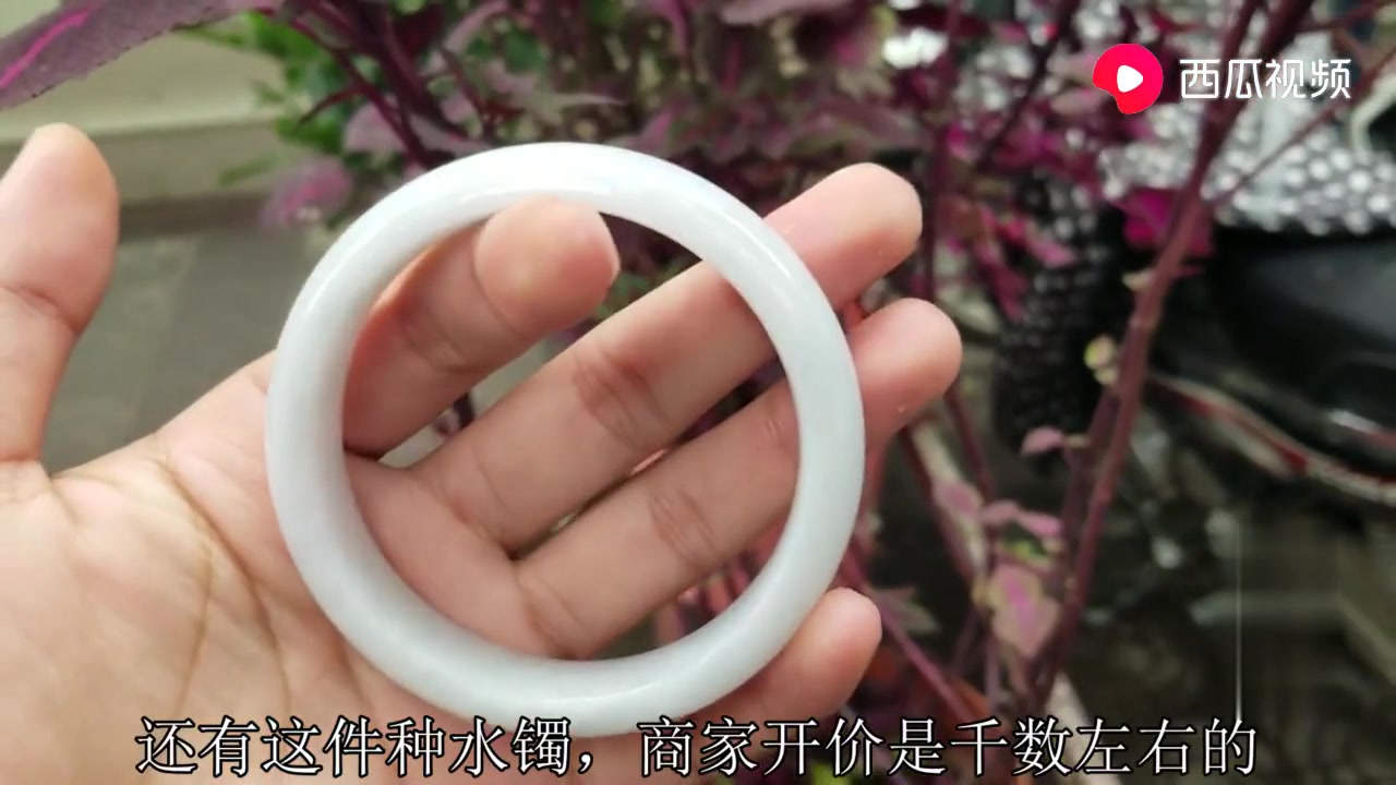 翡翠“种水镯”是什么情况千数和万数的,几乎看不出差别!
