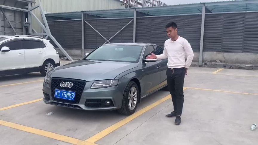 奥迪A4L带换挡拨片