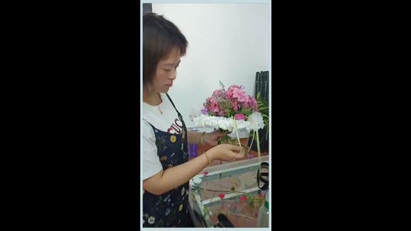 职业技术学校插花培训班教学成果现场展示～