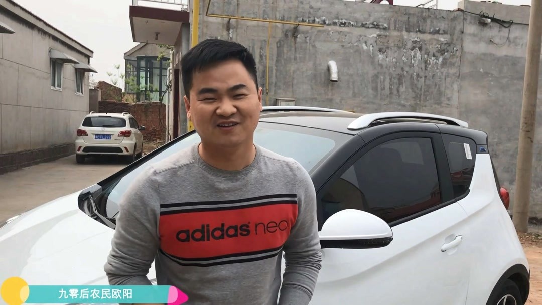 农村小伙花6万买的国产电动汽车,两年后只值3万,到底是什么原因