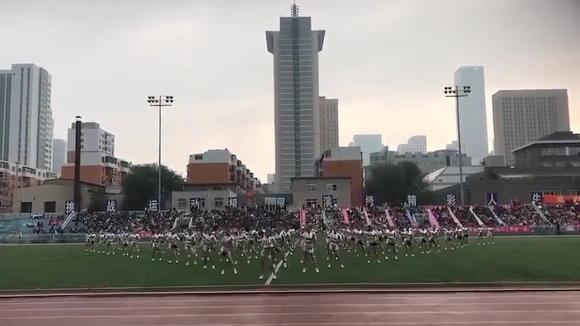 运动会上的啦啦操