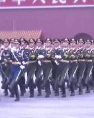 【转存视频!八一天安门广场升旗仪式】今天,八一建军节。迎着清晨...