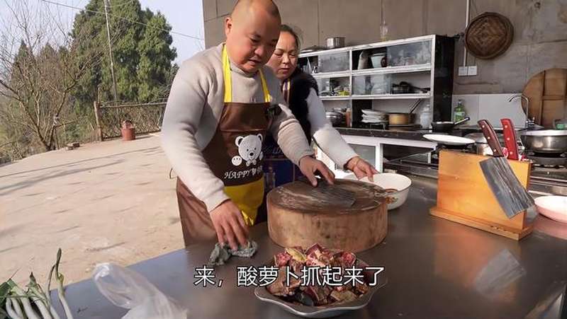 充电器一拔又是一年,今天幺舅给外出的侄儿践行,望他来年带个媳妇儿...