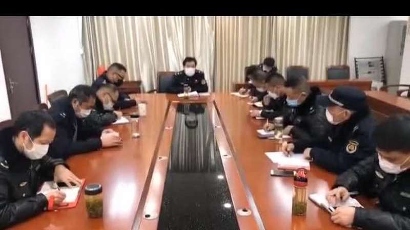 县城管执法局举行“双培训”为城管冲刺年稳步推进夯实基础