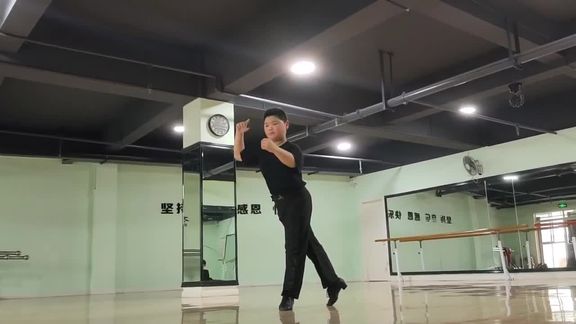 学舞才三年巳经很有范了#舞蹈课堂随拍 #课堂实录 #拉丁舞