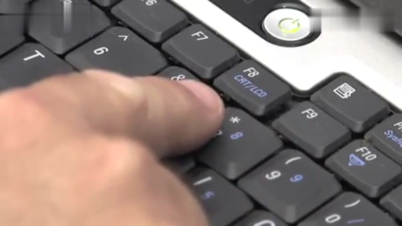 如何把显示器连接到笔记本电脑上