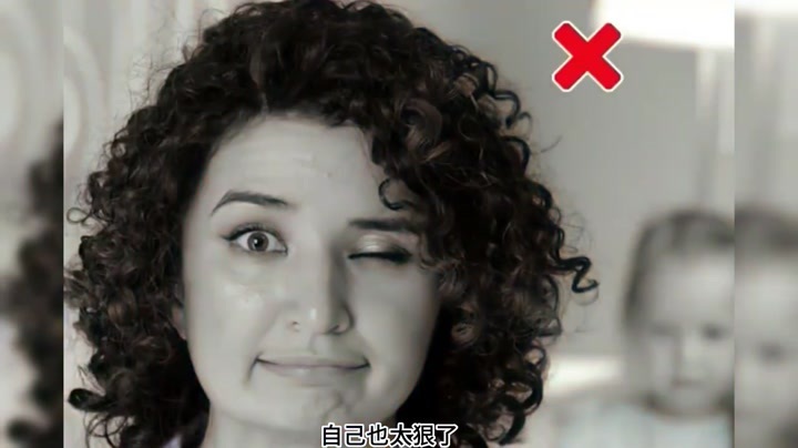 衣服上有油渍,牙膏加洗洁精,用温水搓洗,油渍轻松洗掉