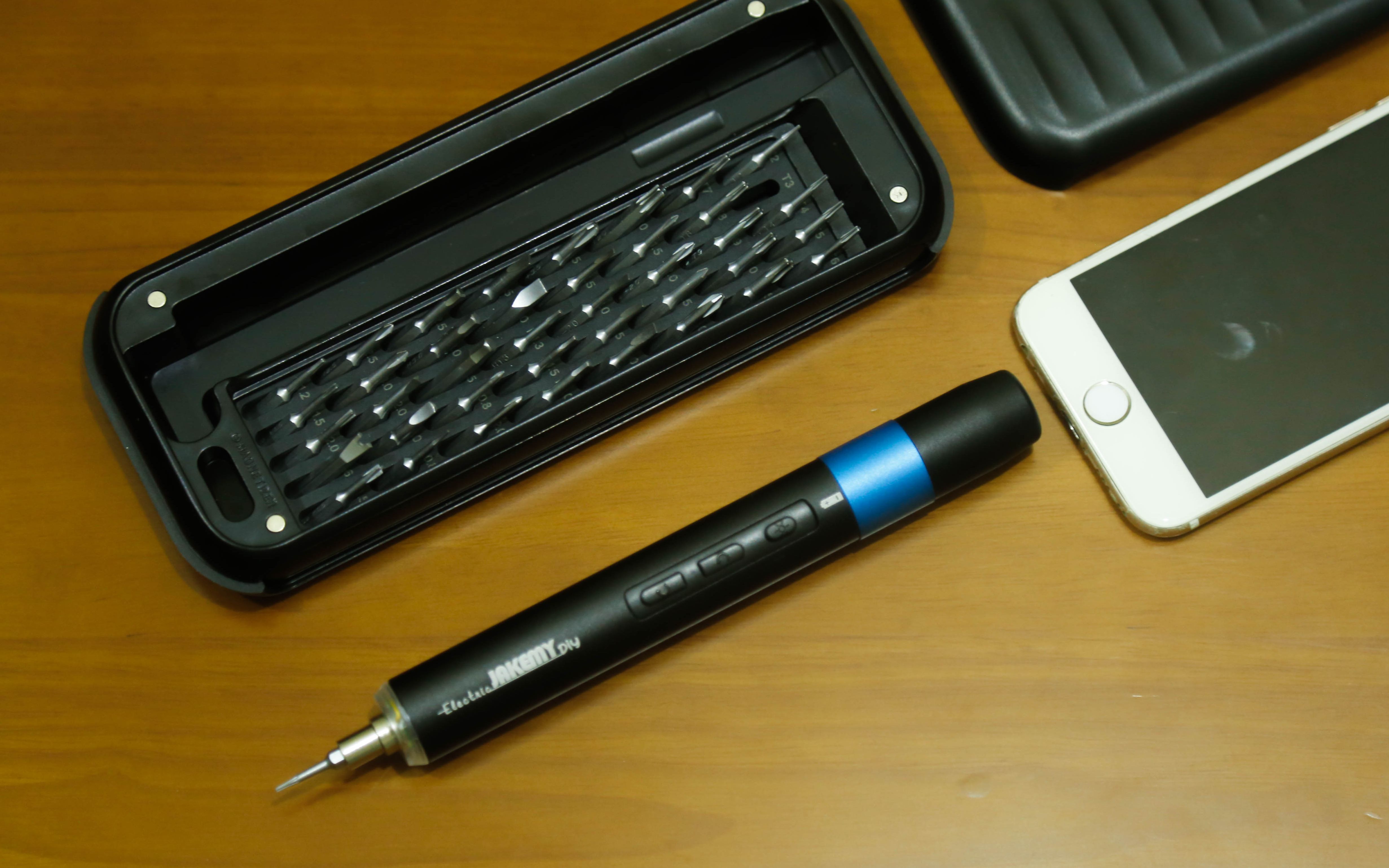 杰科美电动螺丝刀套装助你摆脱维修工具单兵作战!批头40合1工具组合