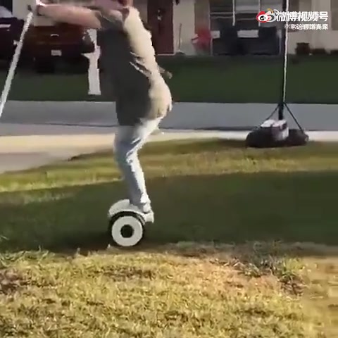 第一次玩电动平衡车的你,过于真实