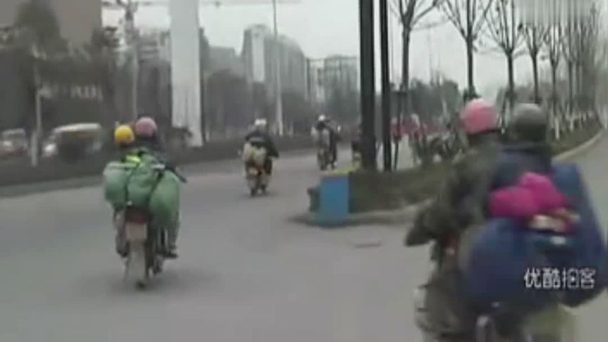 摩托车返乡大军辛酸的归家旅程,漫漫长路