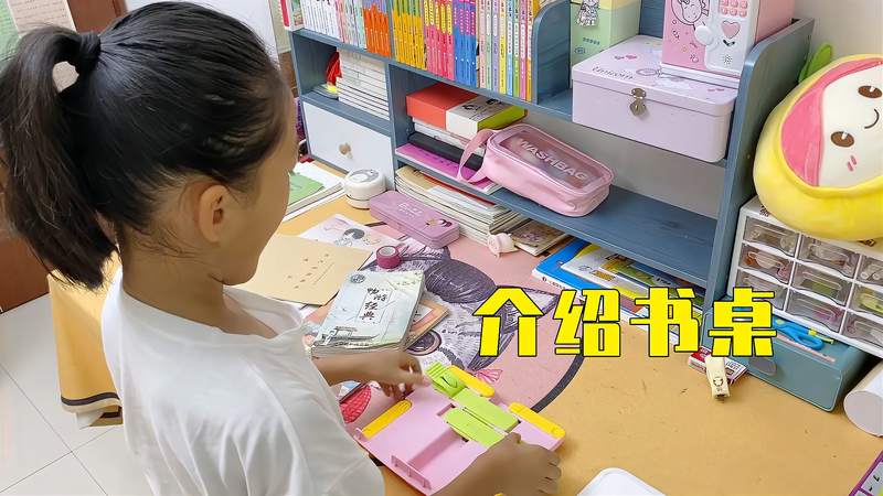 女儿终于收拾书桌，收藏各种笔和手账本，妈妈：学生都喜欢这些？