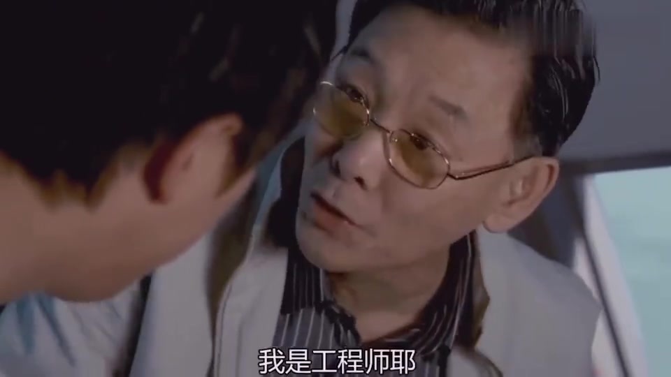 飞机被设置为自动驾驶,所有人的命运都掌握在他手中