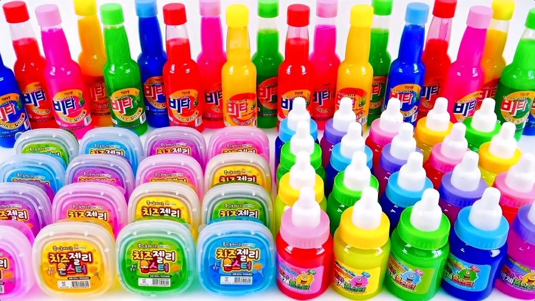 混合彩色的史莱姆起泡胶玩具,认识颜色,儿童手工早教启蒙视频