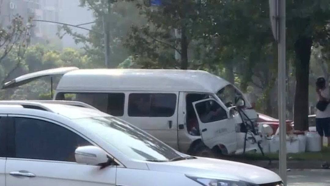 惨剧!环卫工人被撞身亡,事故一天发生两次