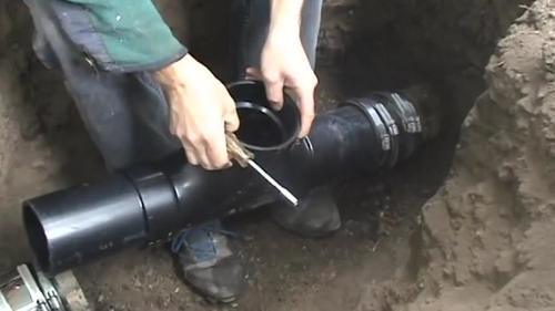 家用下水道安装排污口教学视频