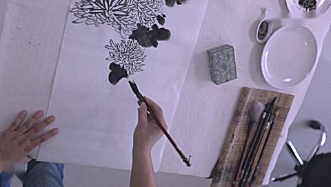 老师示范水墨菊花画法、技法视频,画国画并不难