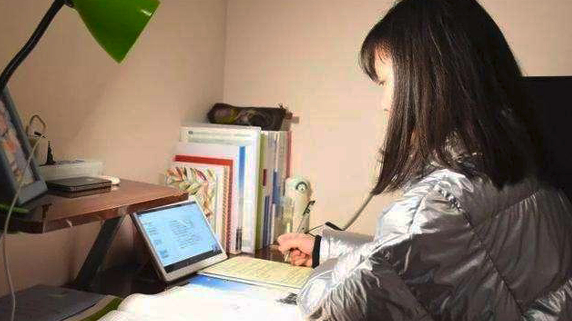 宅家上网课 衡水中学有何高招让学生自律?