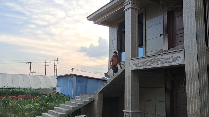 这家伙天天下班放火烧垃圾